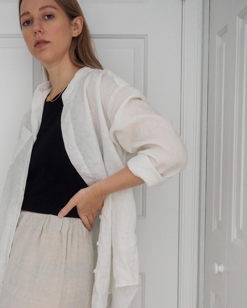 How to Style a Classic Linen Shirt featuring POMP - Emily Lightly
